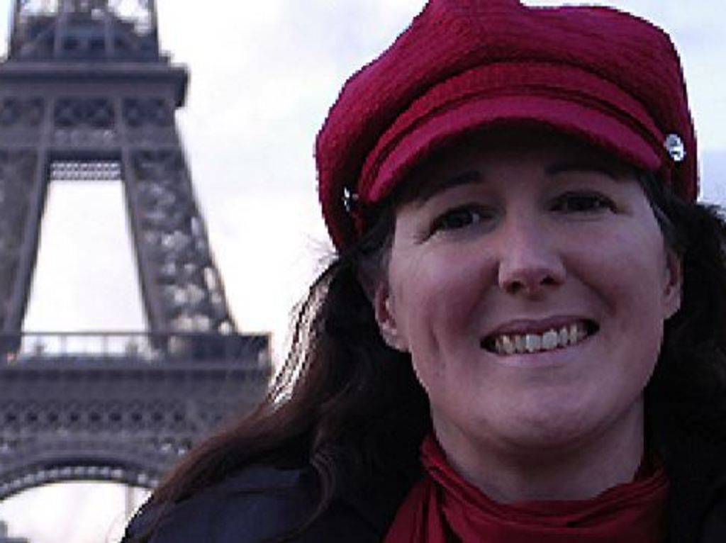 The woman who married the Eiffel Tower wants to set…