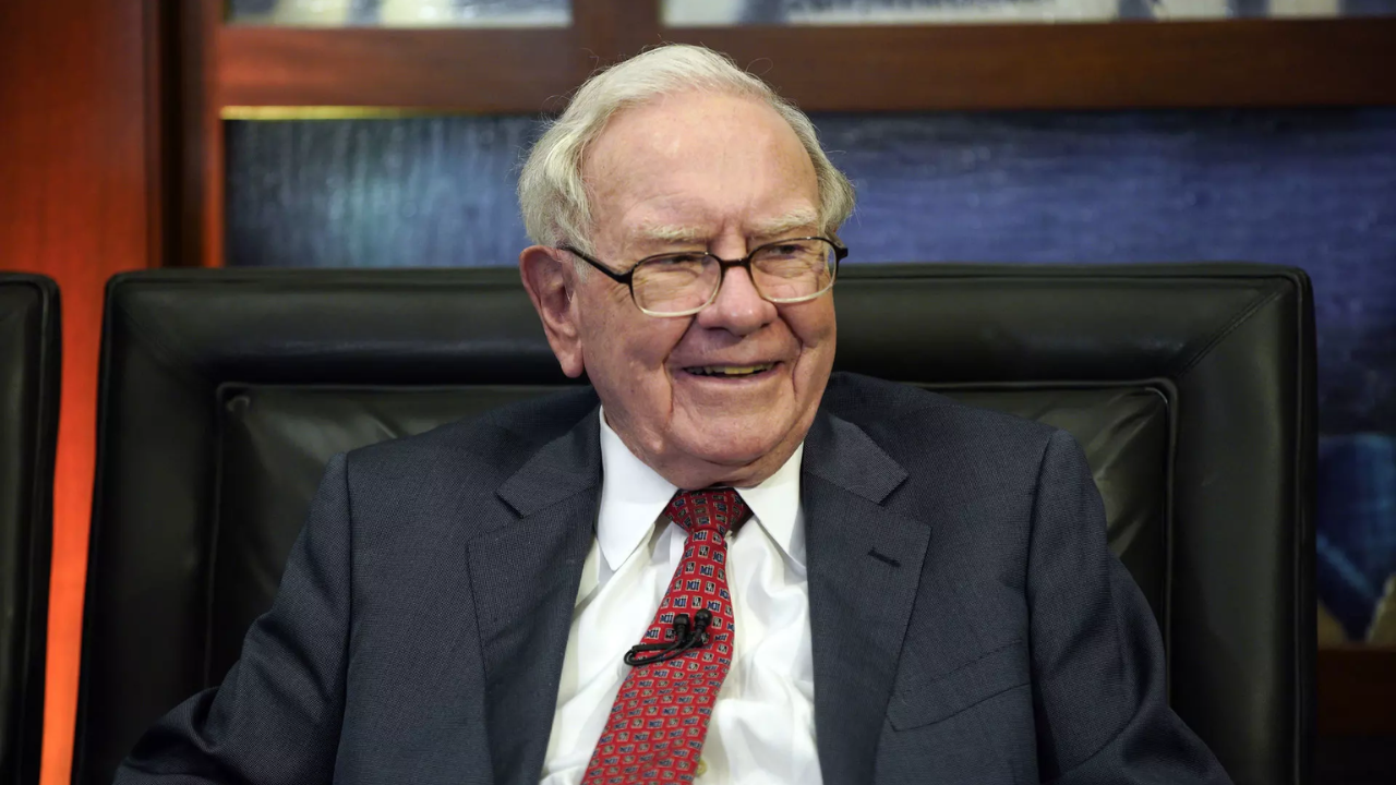 93-year-old Warren Buffett has 5 cans of coke every…