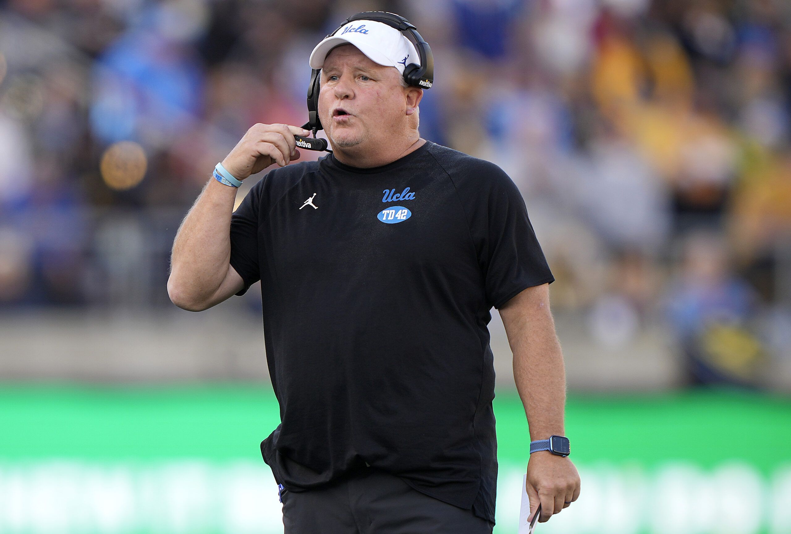 Coaches, media rip college football’s new clock rules