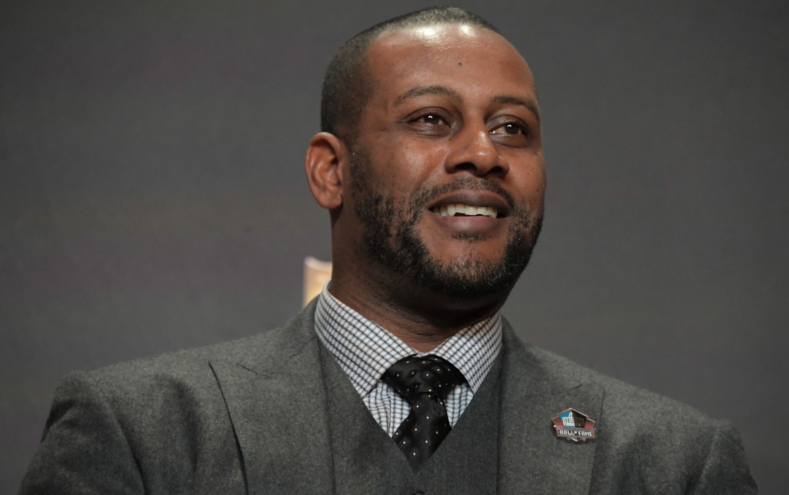 Ty Law picking Patriots to win Sunday for this…