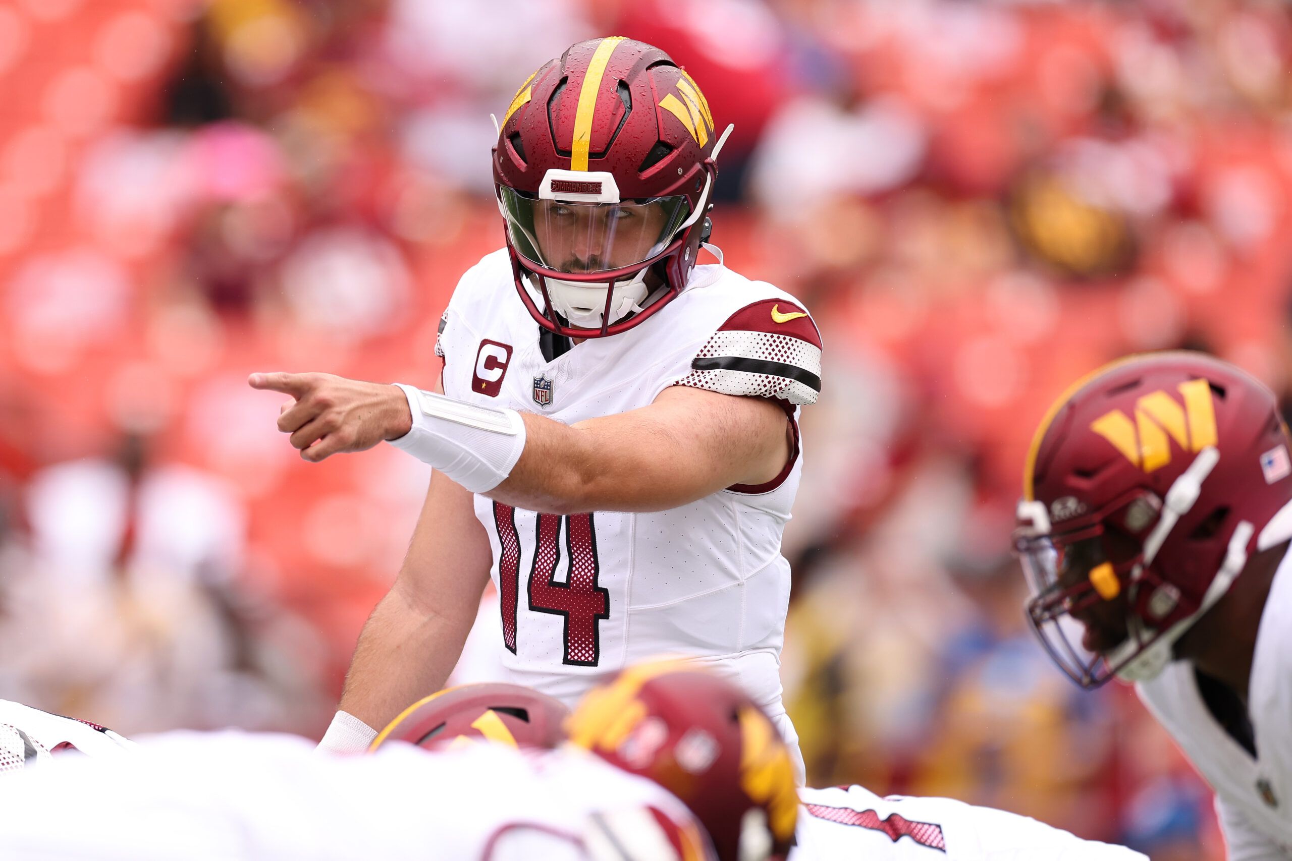 WATCH: Sam Howell scores to give the Commanders the…