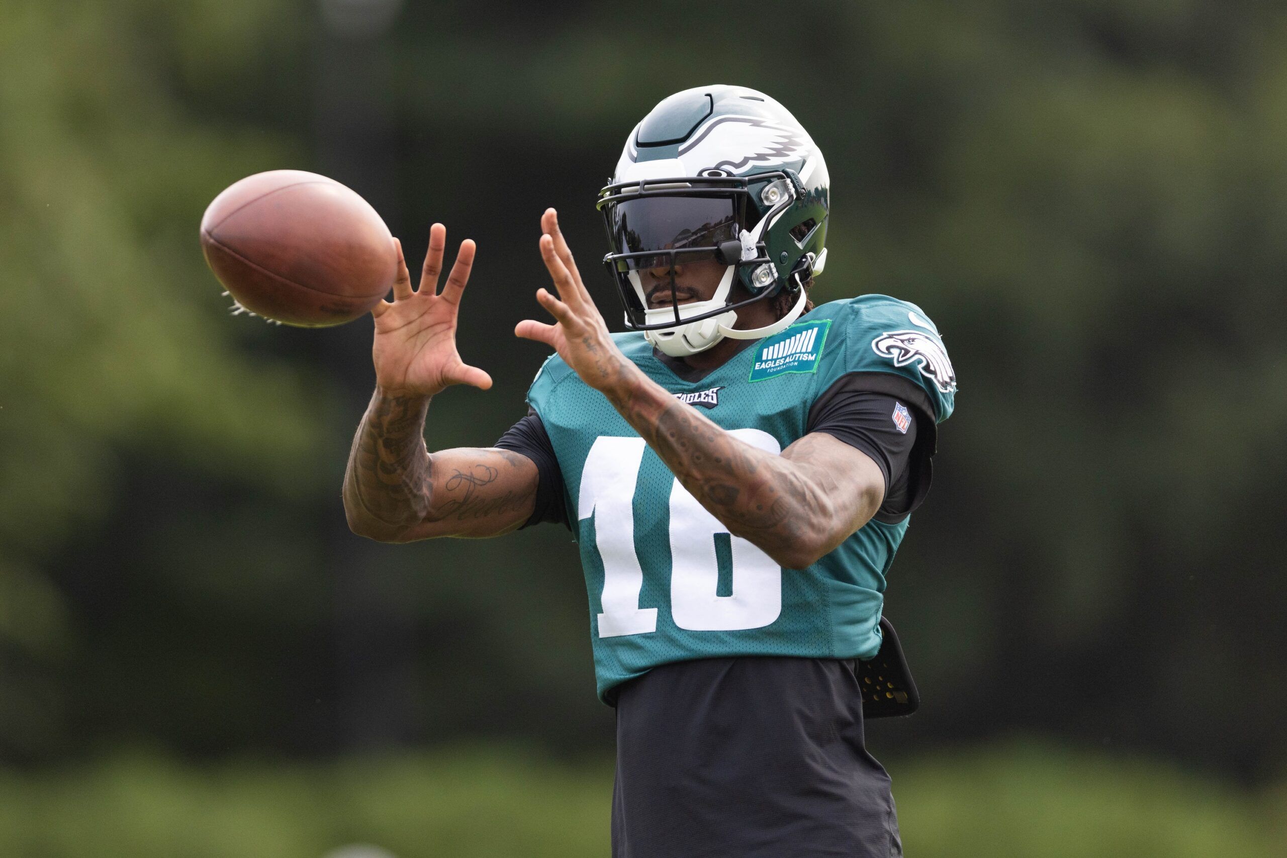 Quez Watkins exits Eagles matchup vs. Vikings with…