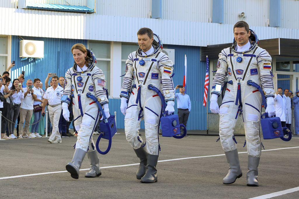 Russian Soyuz with 2 cosmonauts, US astronaut docks at…