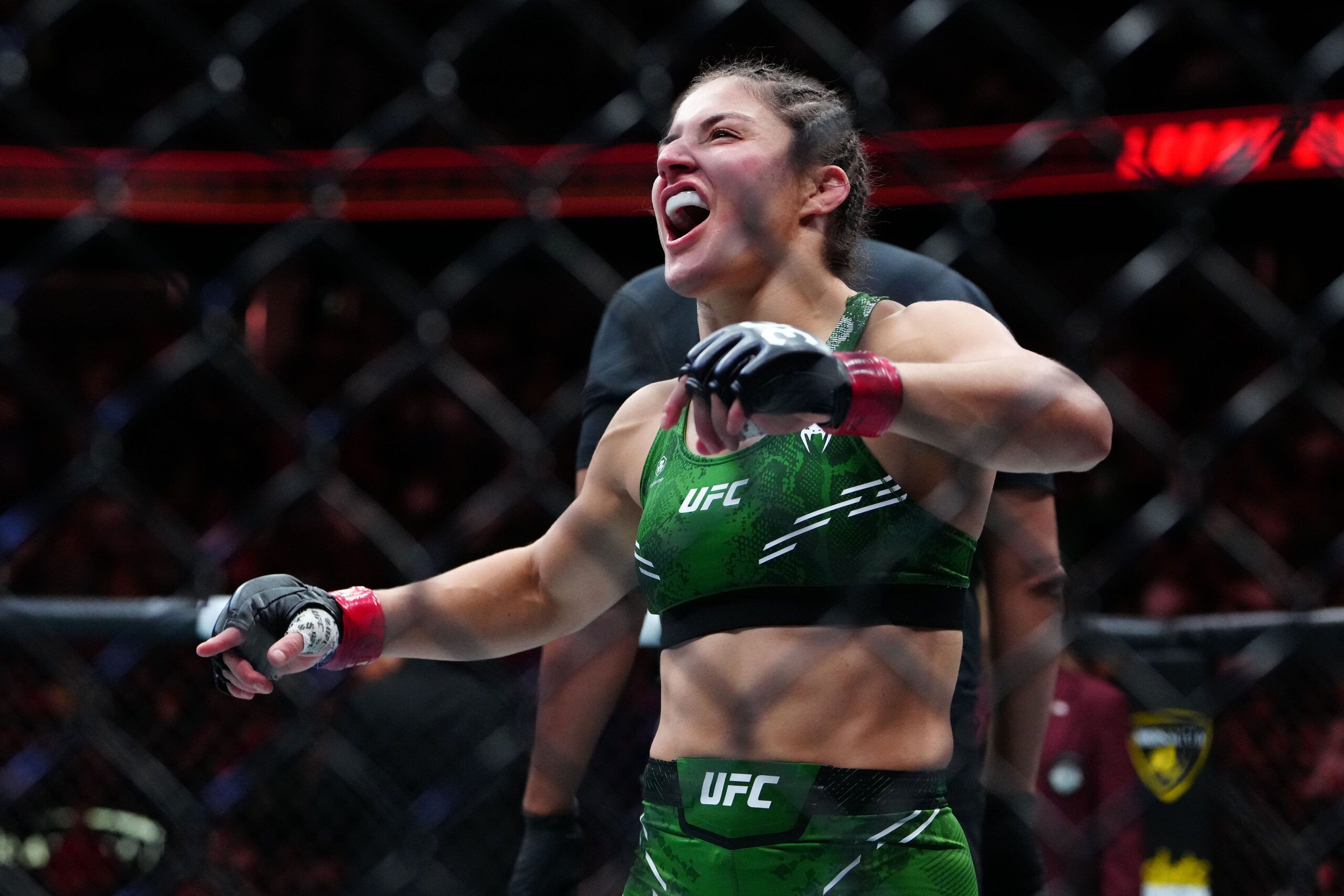 Loopy Godinez def. Elise Reed at Noche UFC: Best photos