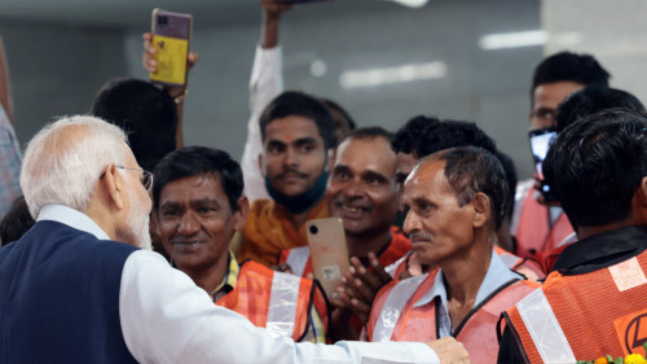 Metro trains now running at 120 kmph on Airport Line:…