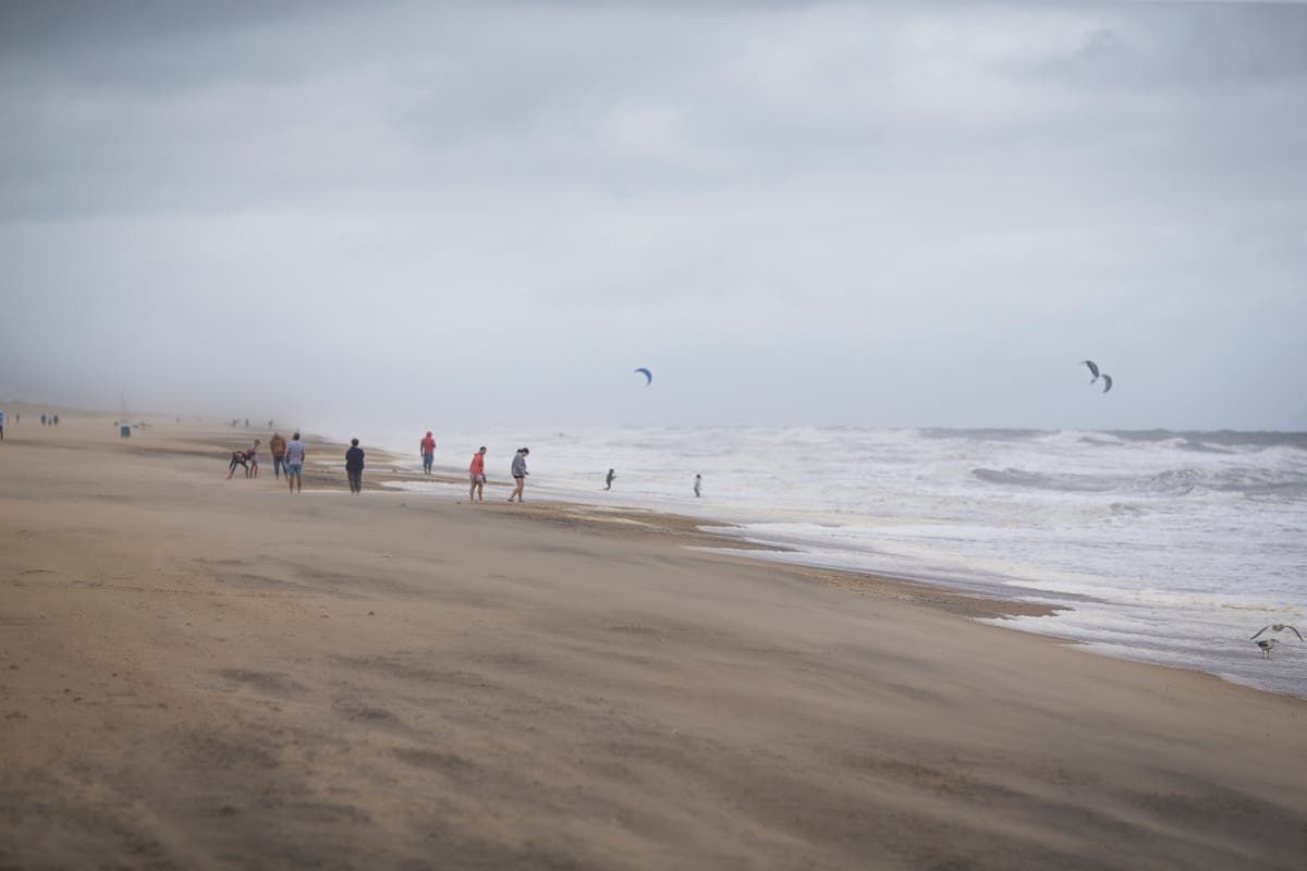 Mid Atlantic Coast Under Flood Warnings As Ophelia…
