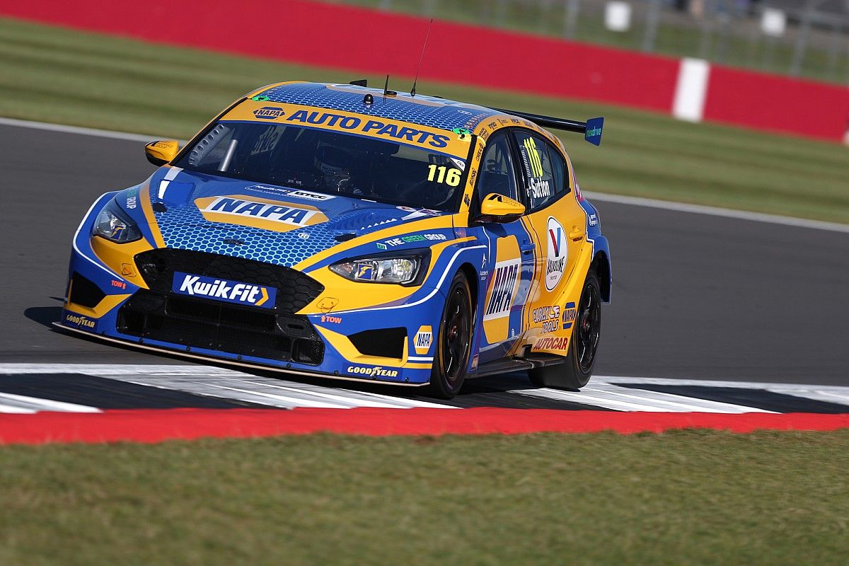 Sutton “owes Rowbottom a beer” for qualifying teamwork
