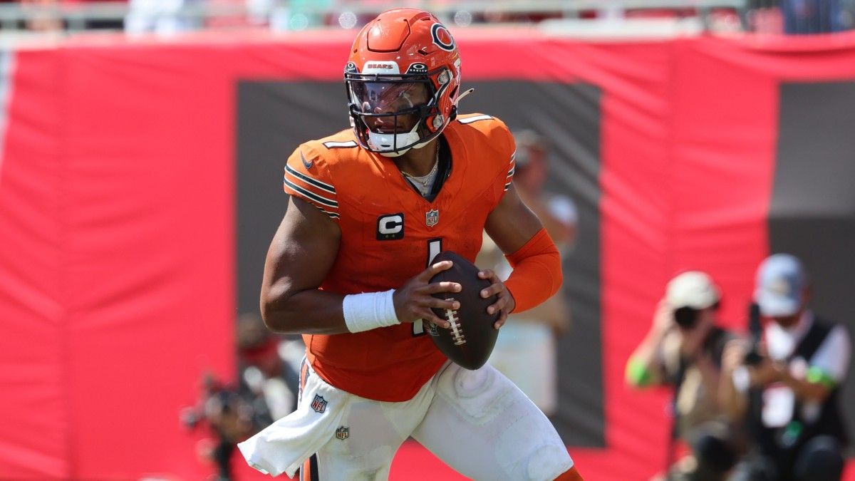 Bears Undecided on Justin Fields As Long-Term QB, per…