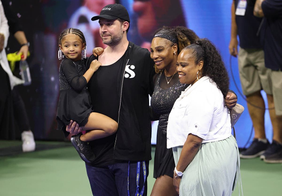 Serena Williams’ daughter Olympia practices tennis…