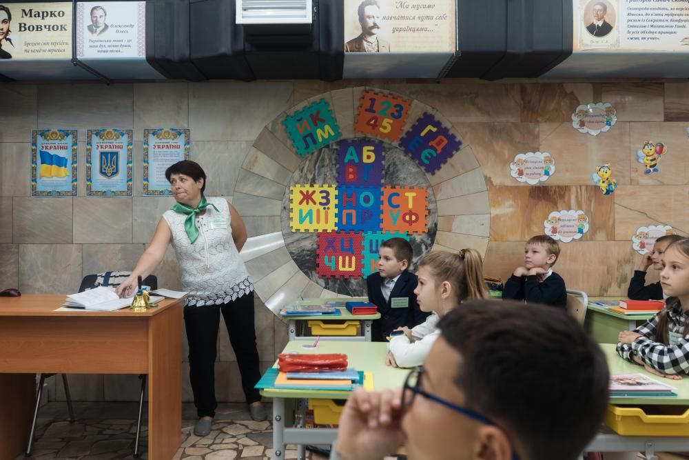 Subway schooling: the Ukrainian children taking class…