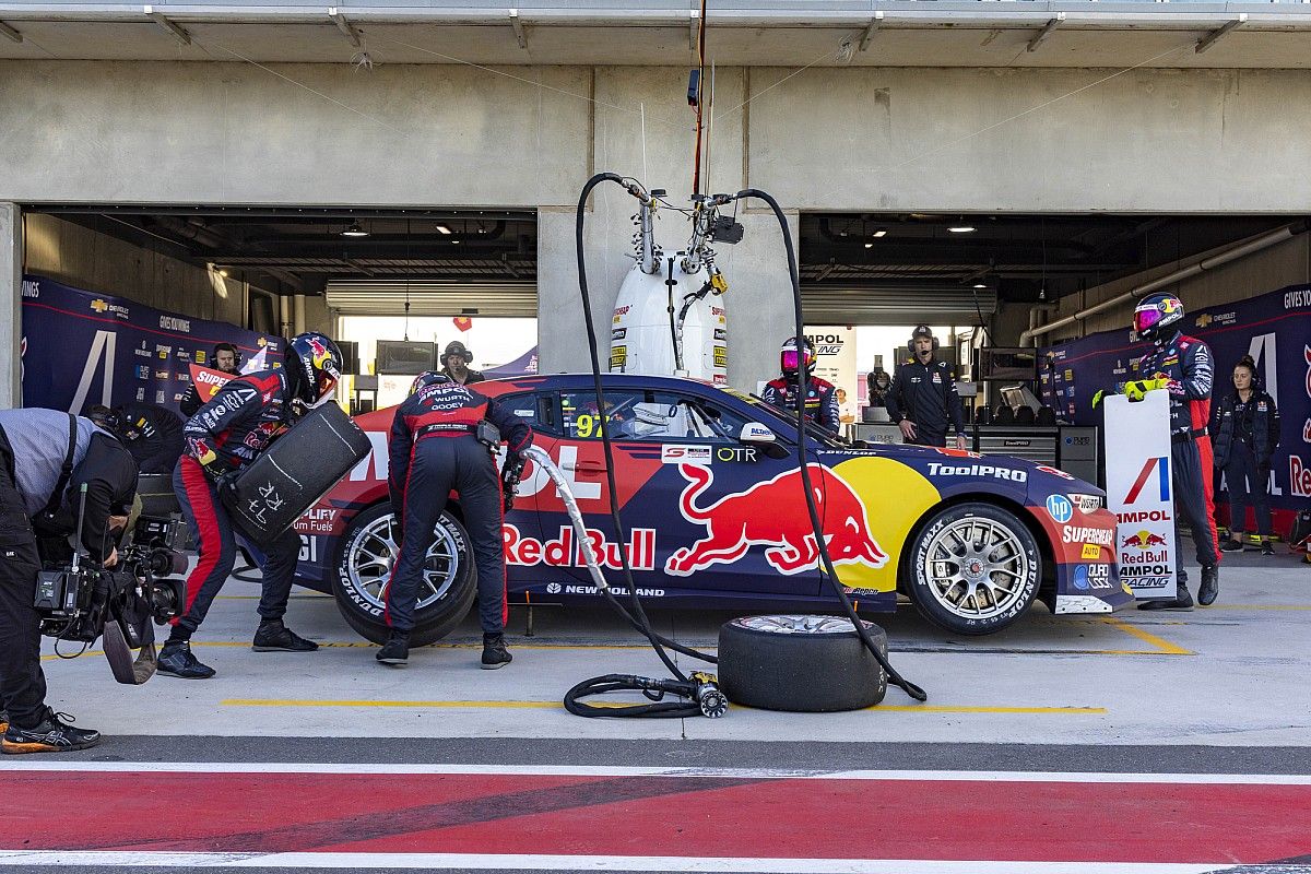 Red Bull makes three-year Triple Eight commitment