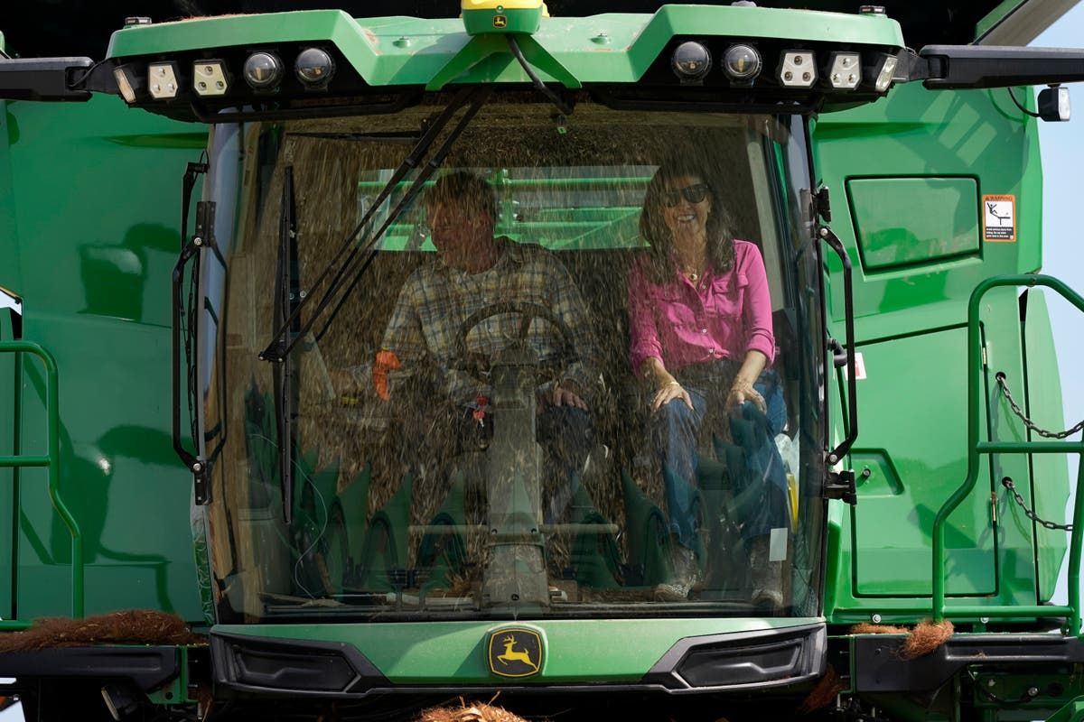 Iowa's two campaigns: Donald Trump's rivals search for…