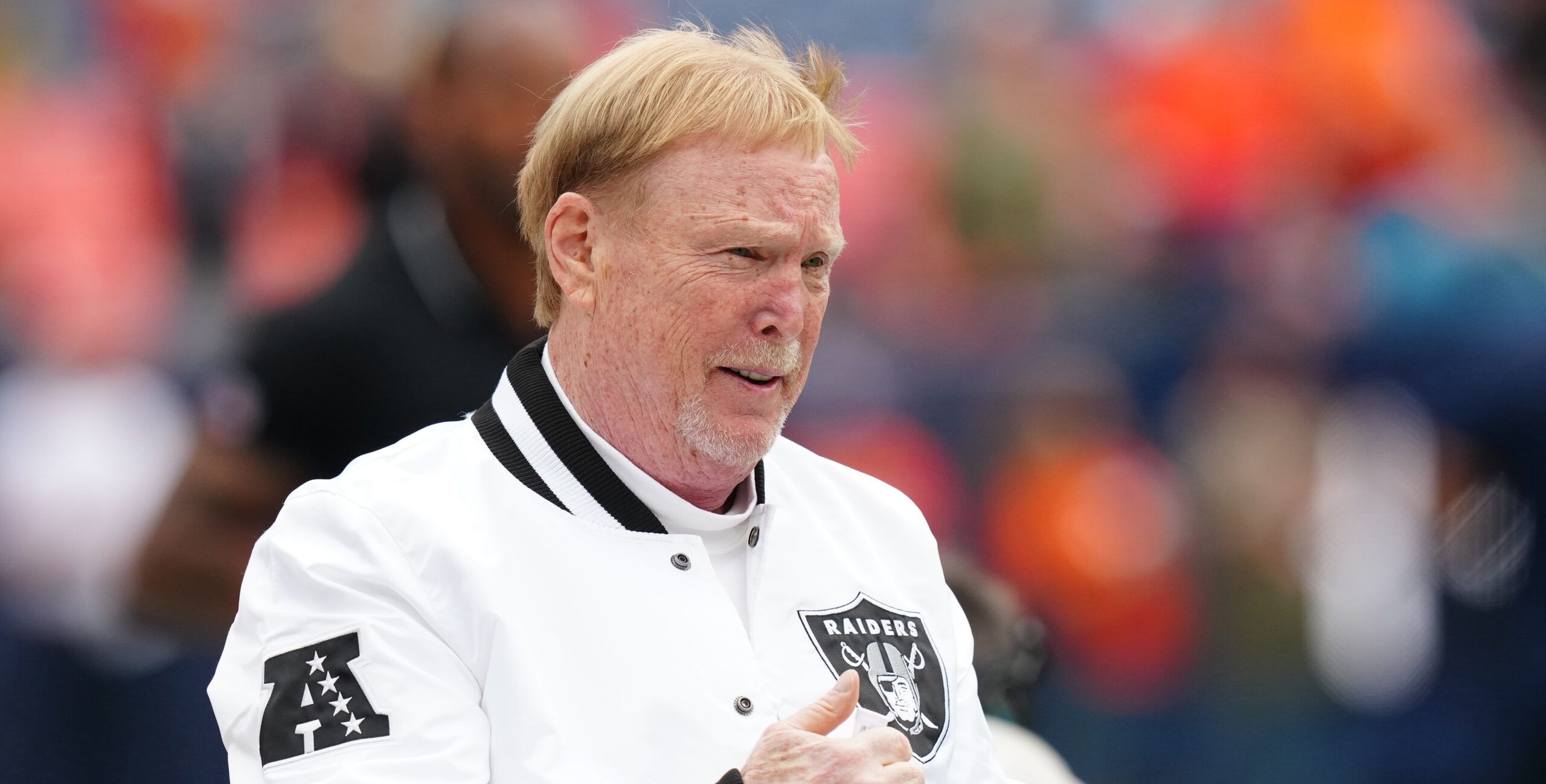 Raiders owner Mark Davis got into it with fans who…