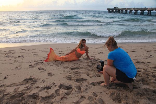 Photographer transforms humans into mermaids