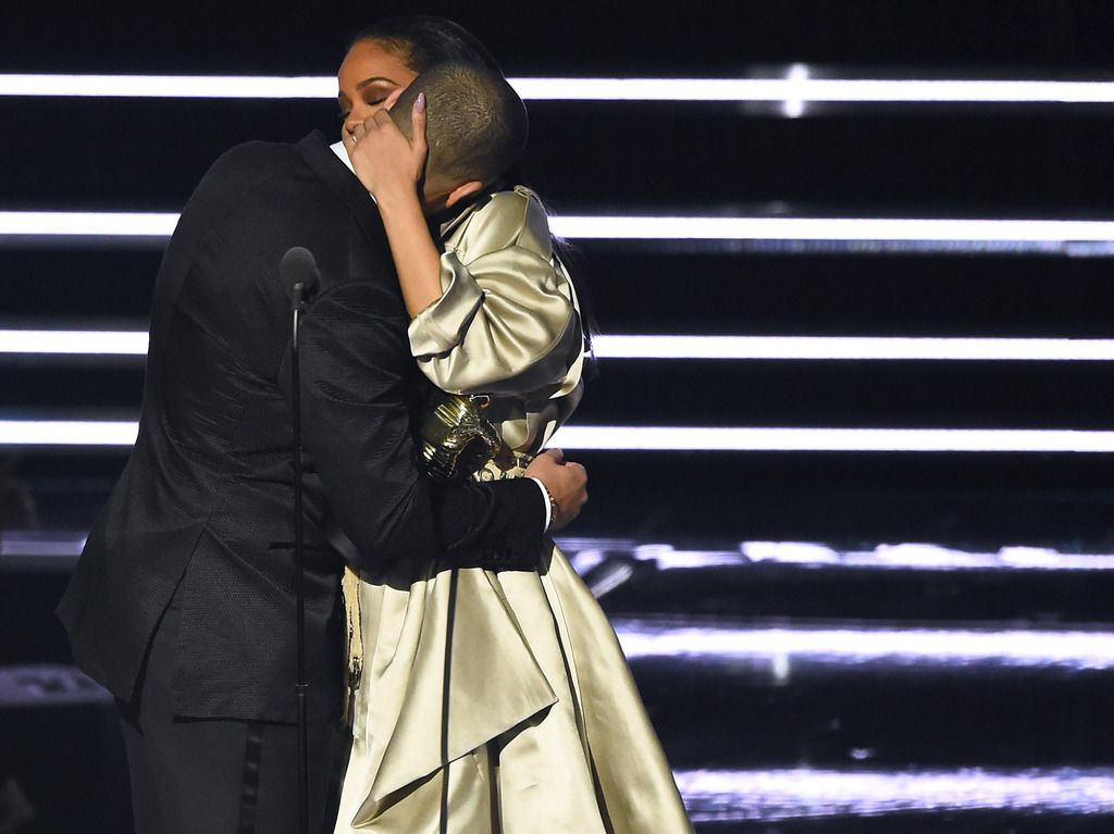 After declaring his love at the VMAs, Drake is ready…