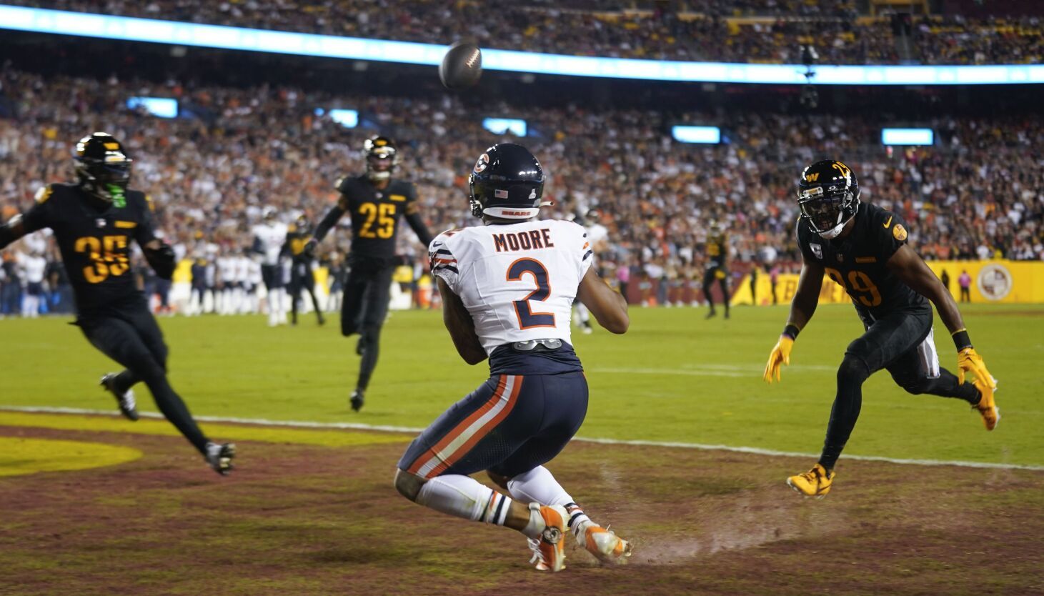 Justin Fields, DJ Moore lead Bears to 27-3 lead over…