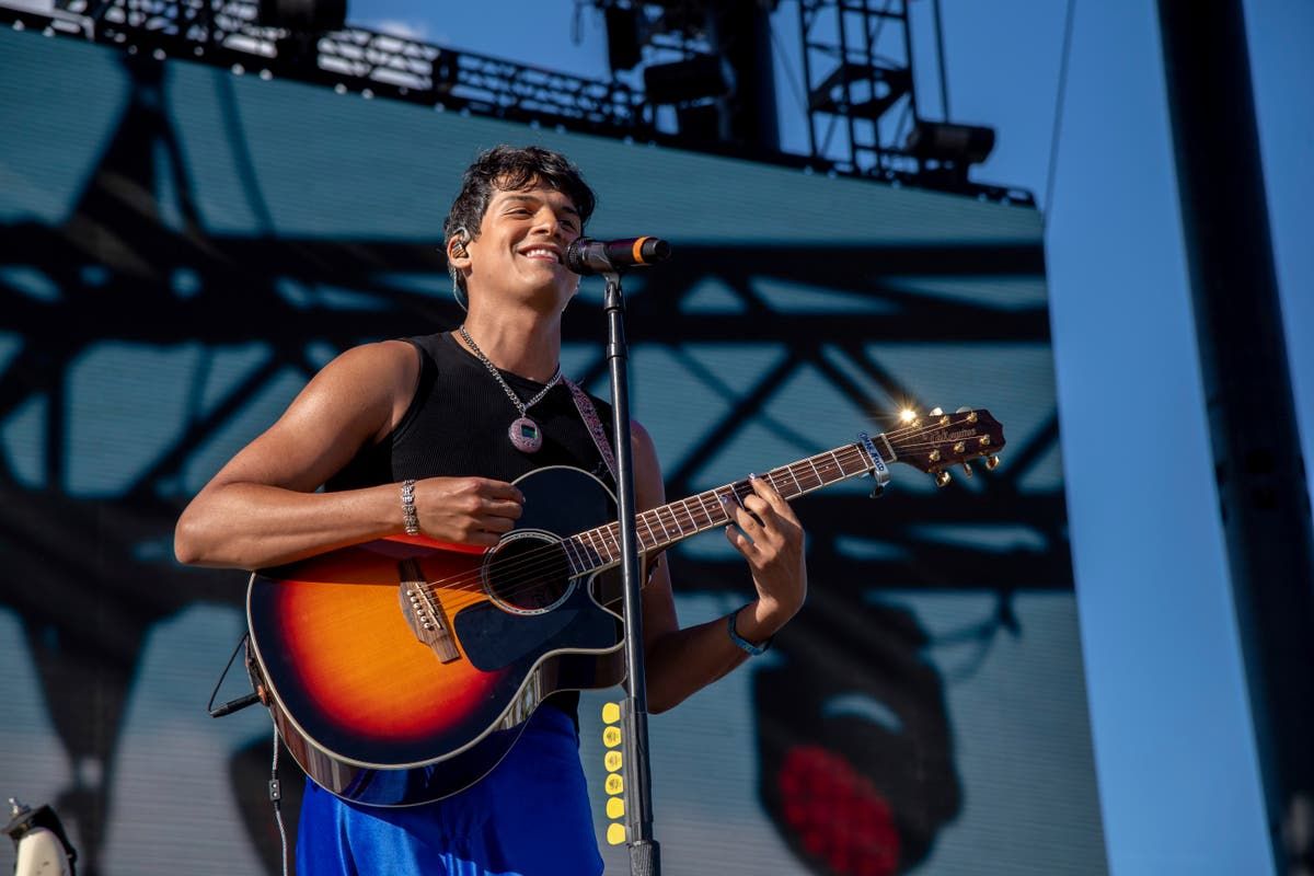 Omar Apollo on his emotional new EP, 'Live For Me,'…