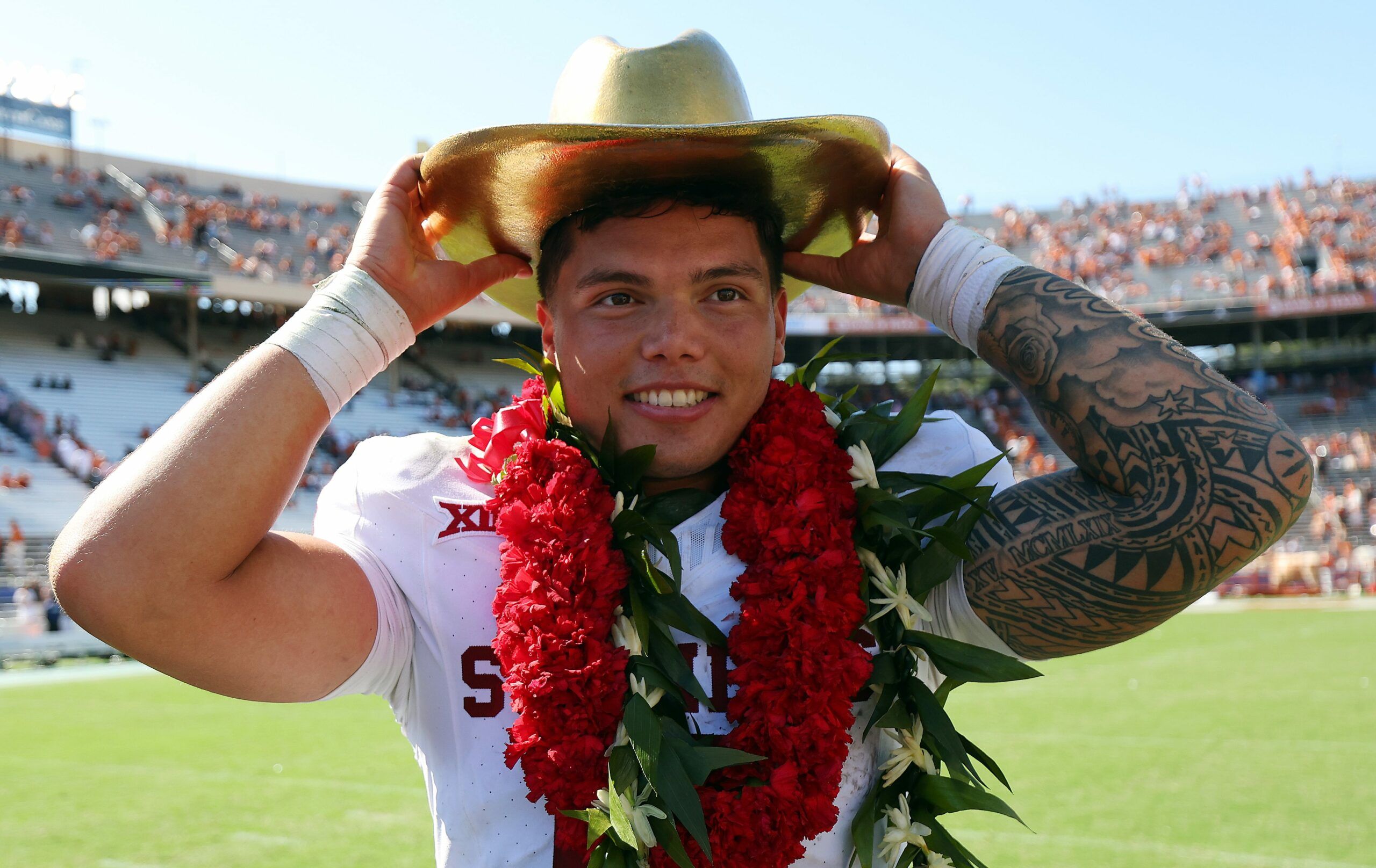 Oklahoma’s Dillon Gabriel wowed fans with his…