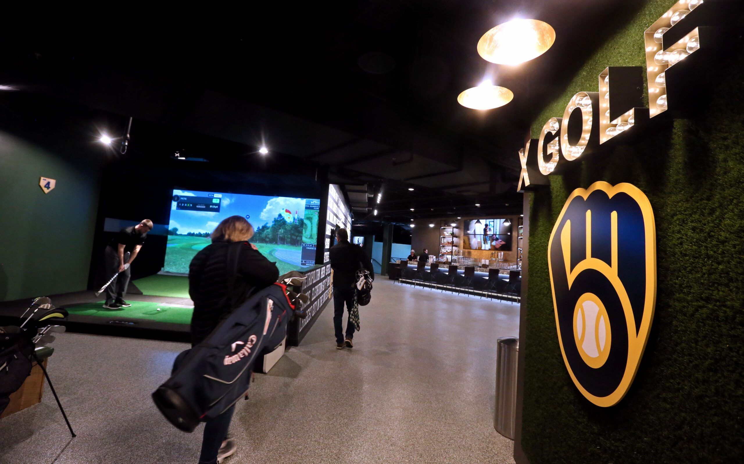 Photos: Milwaukee Brewers in-stadium golf suite to…