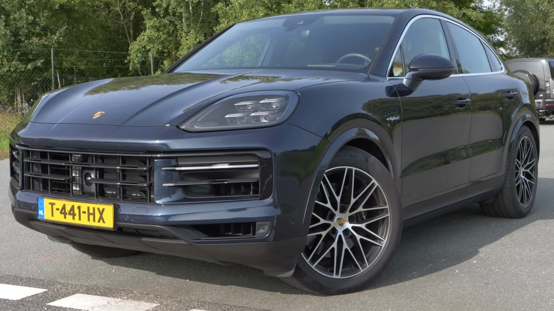 Watch Porsche Cayenne E-Hybrid Hit 162 MPH On The…