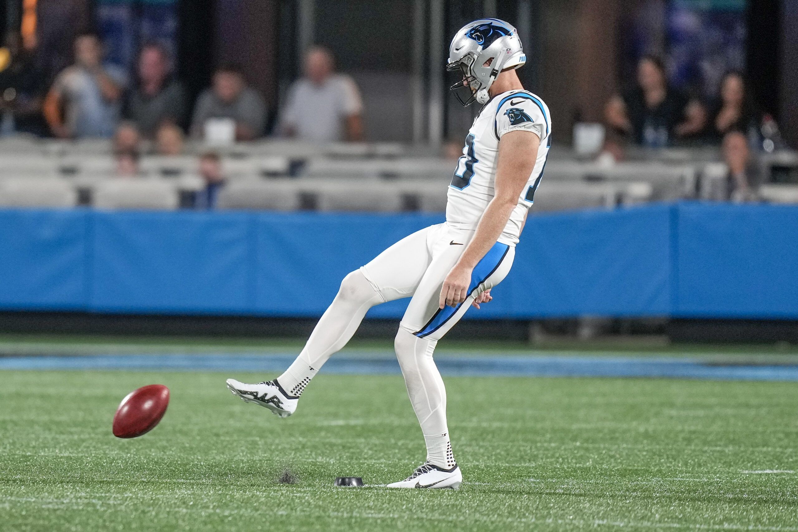 Johnny Hekker ‘flattens’ Dolphins’ Cameron Goode with…