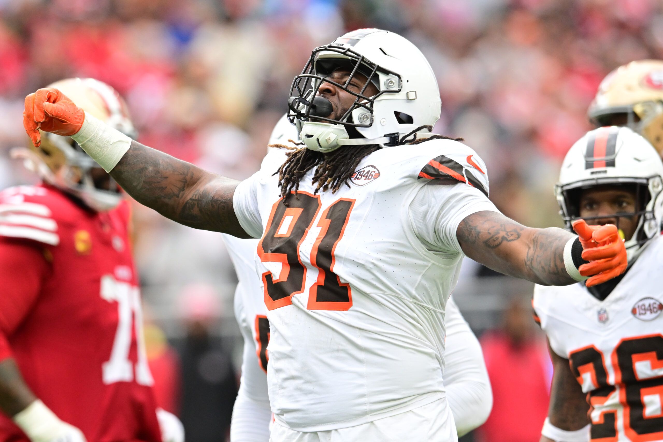 Browns: Second-year DE Alex Wright grows into… Browns: Second-year DE Alex Wright grows into…