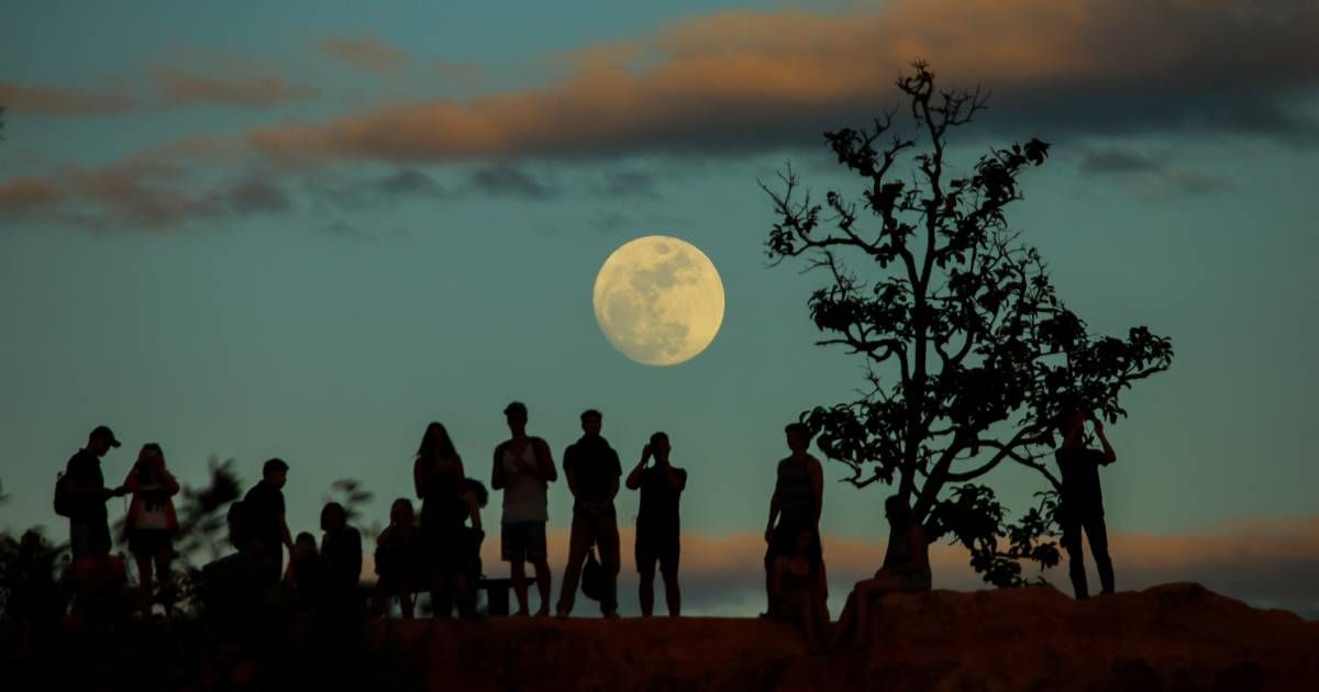 Does the moon really affect the behaviour of humans?