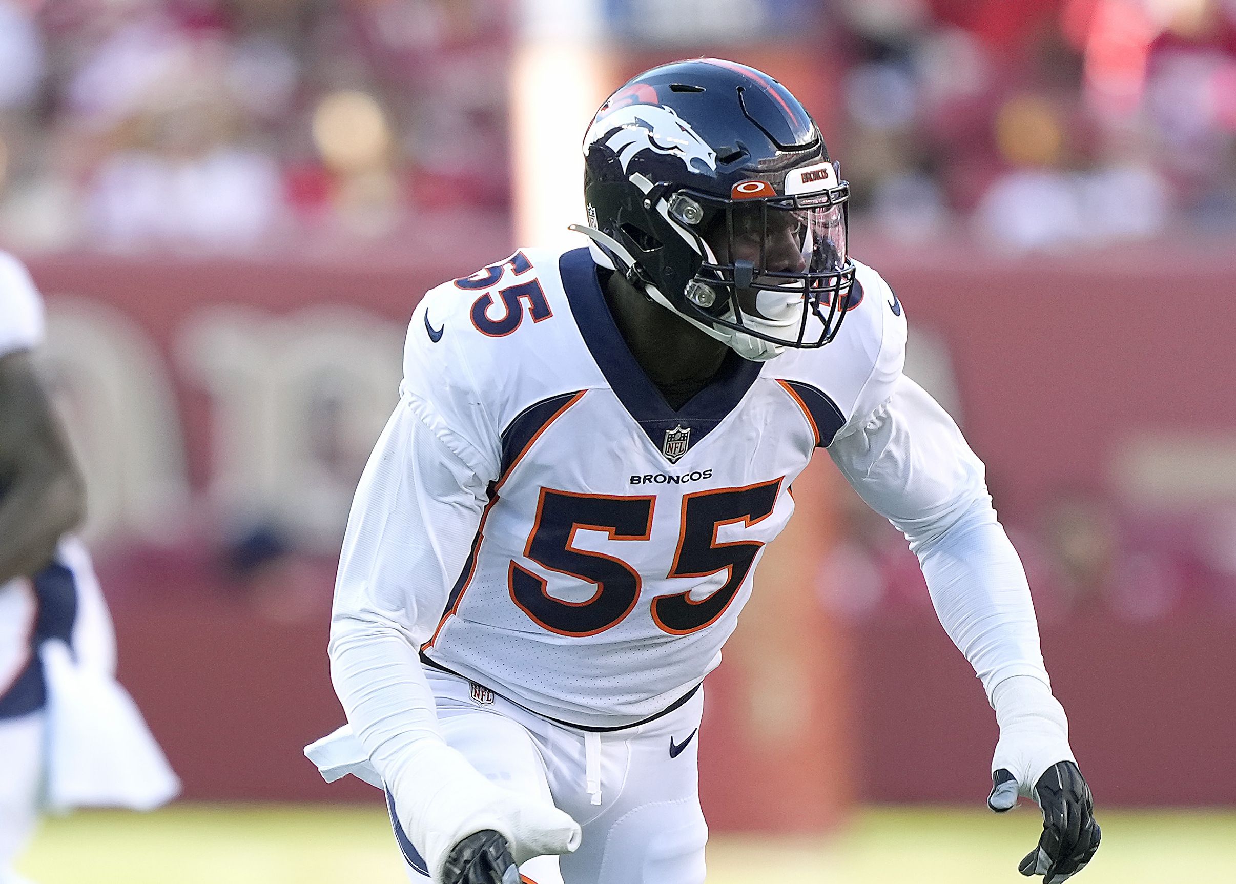 Ex-Broncos pass rusher Frank Clark signing with…