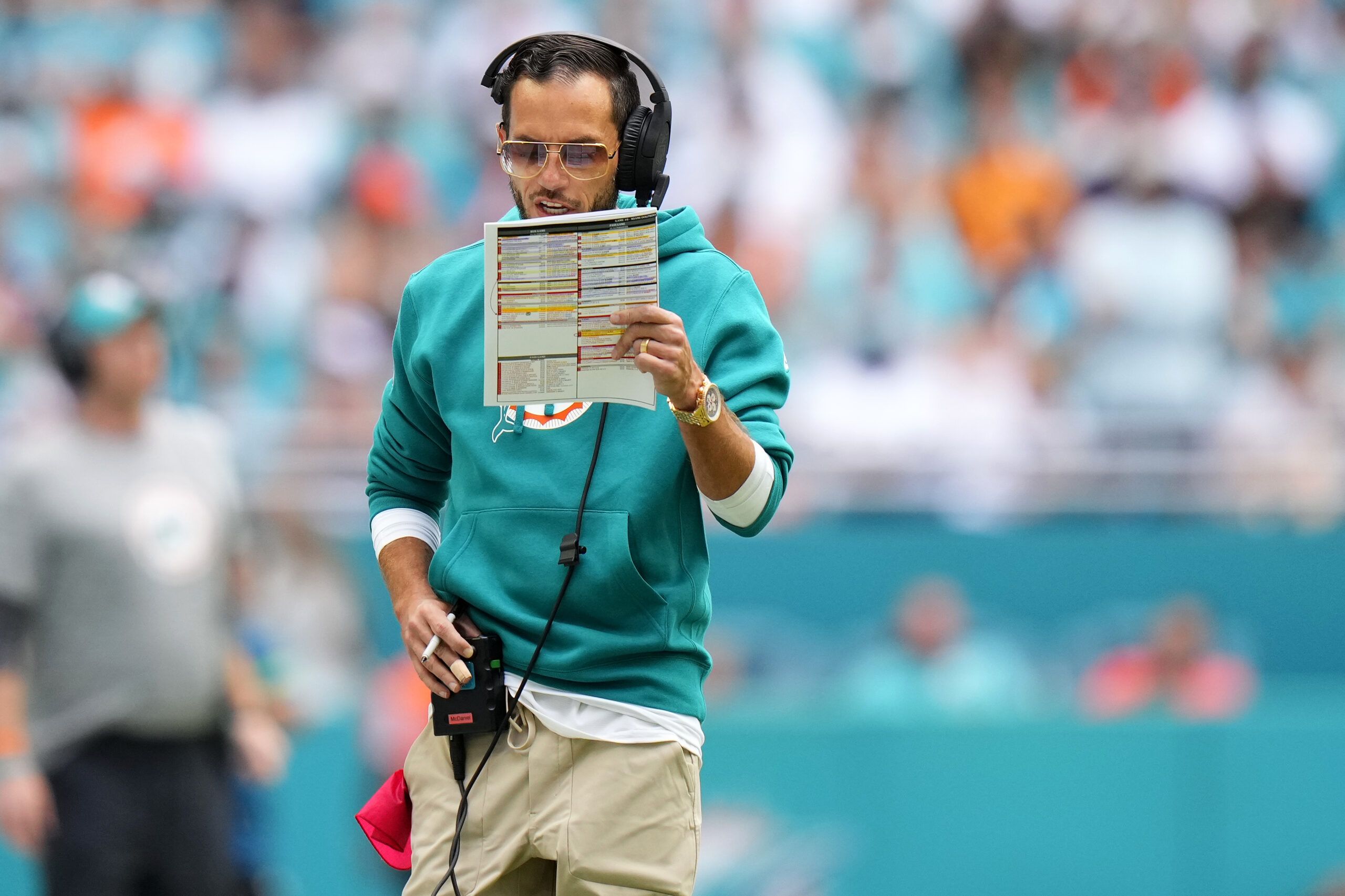 WATCH: Mike McDaniel addresses Dolphins’ locker room…
