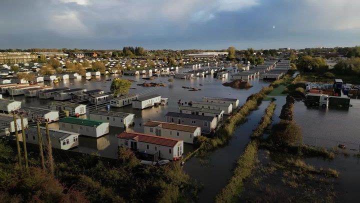 Tips for staying safe in heavy rain amid London…