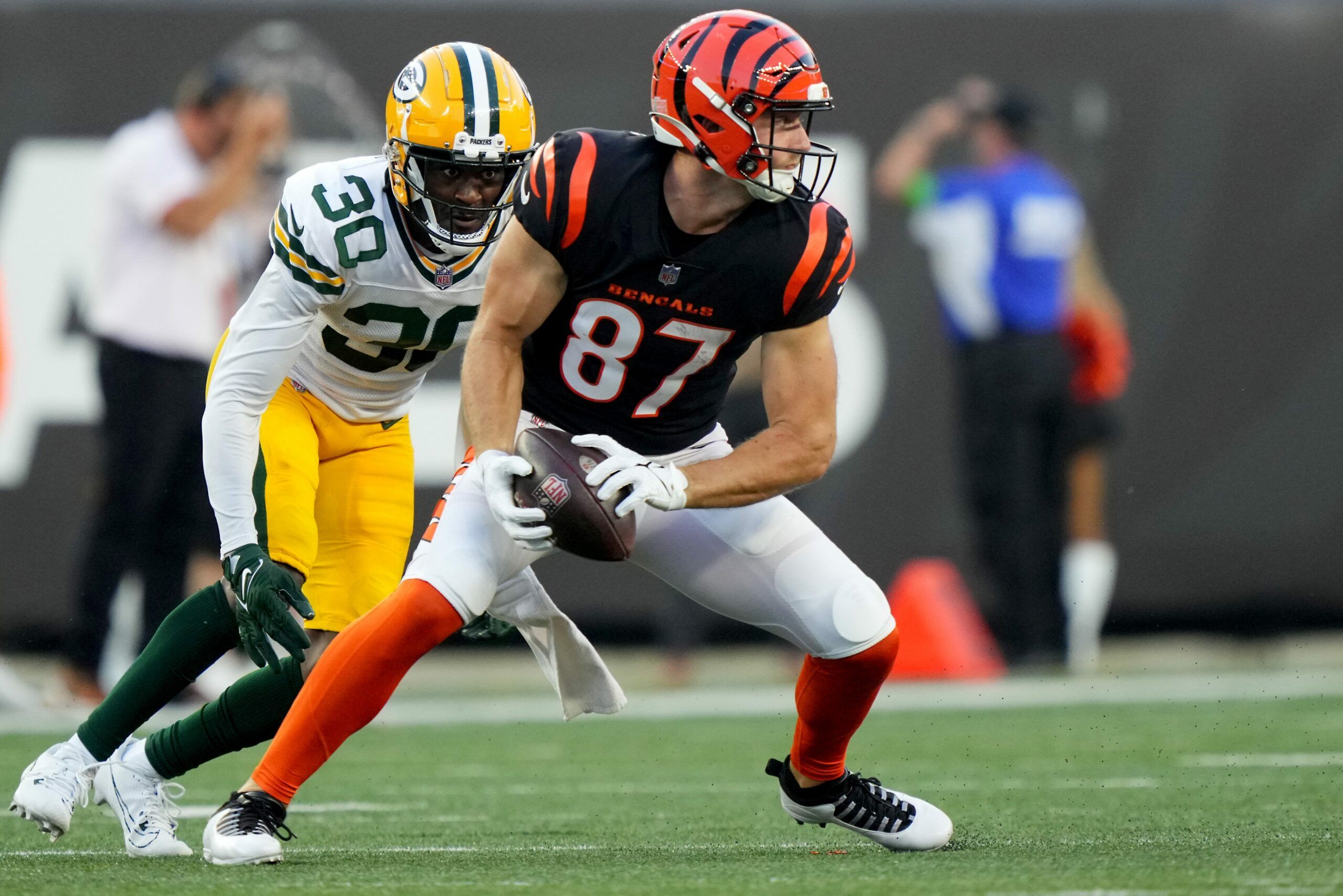 Bengals make roster move with Tanner Hudson, sign free…