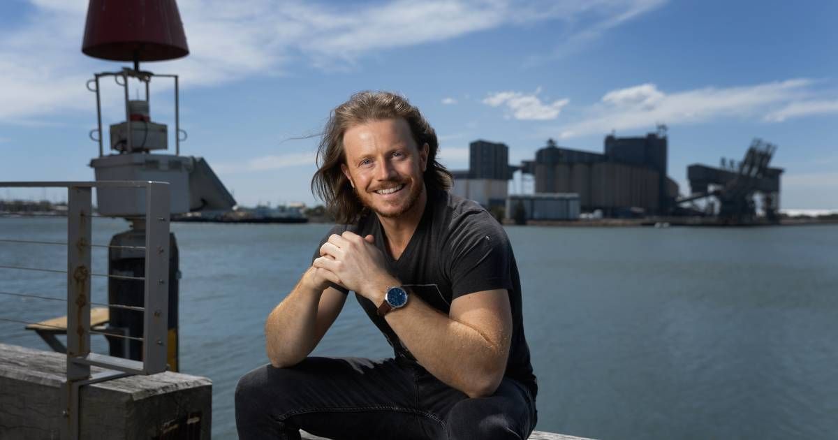 Boxing clever: Zac Garred is taking the story of Les…