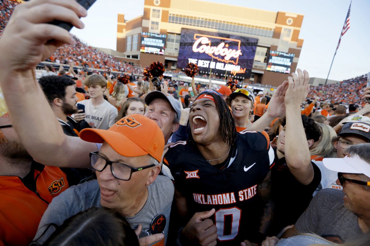 College Football Fans Are Fired Up After Oklahoma…