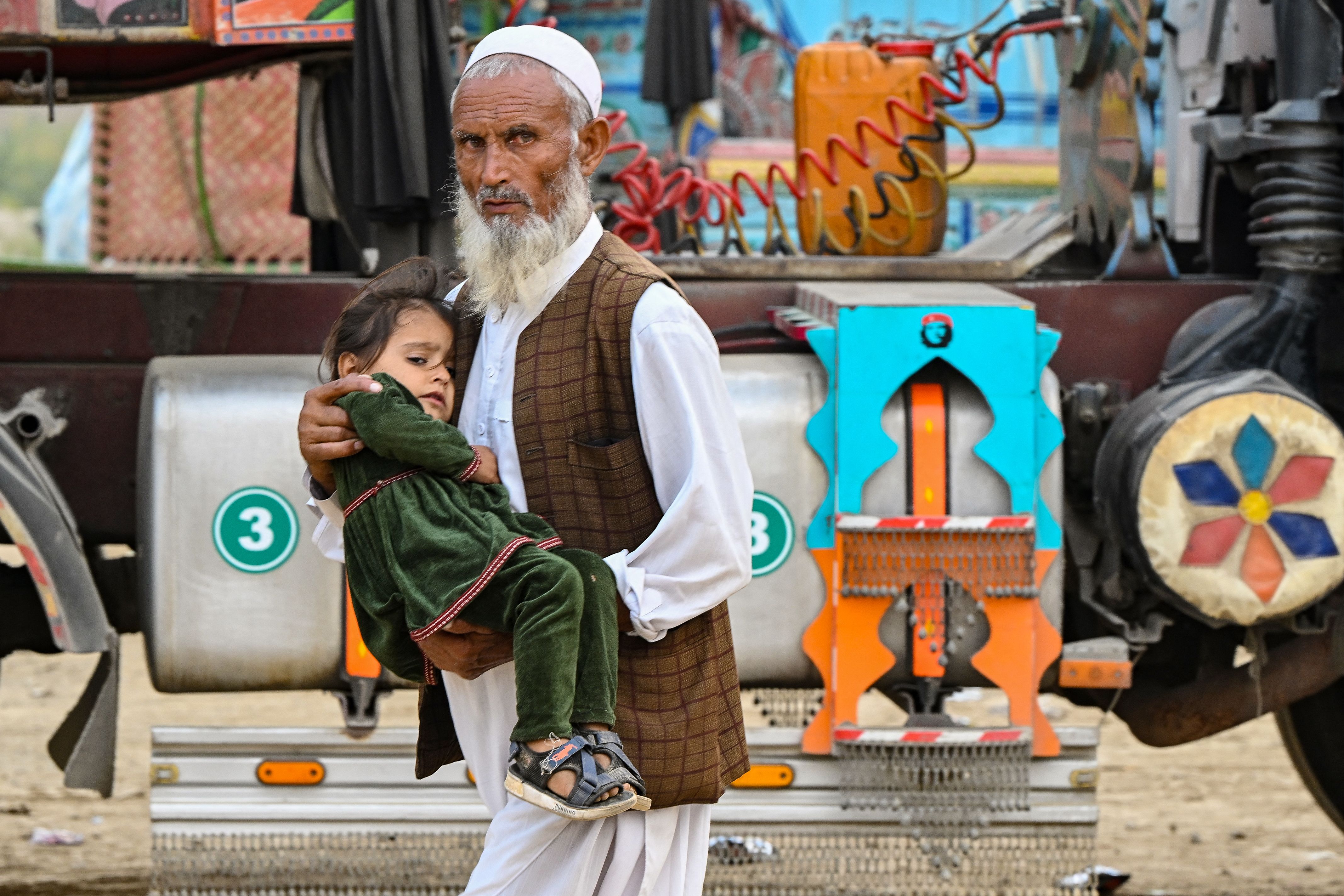 As Pakistan deports refugees, tense Afghanistan ties…