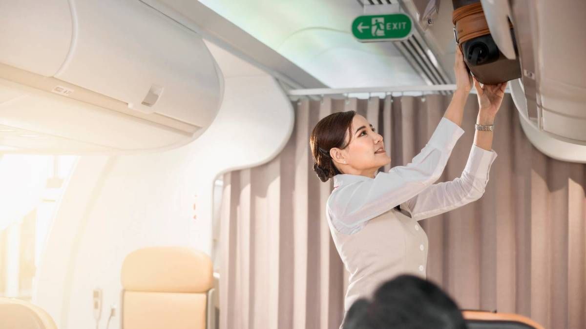 Internet agrees on one simple rule of plane overhead…