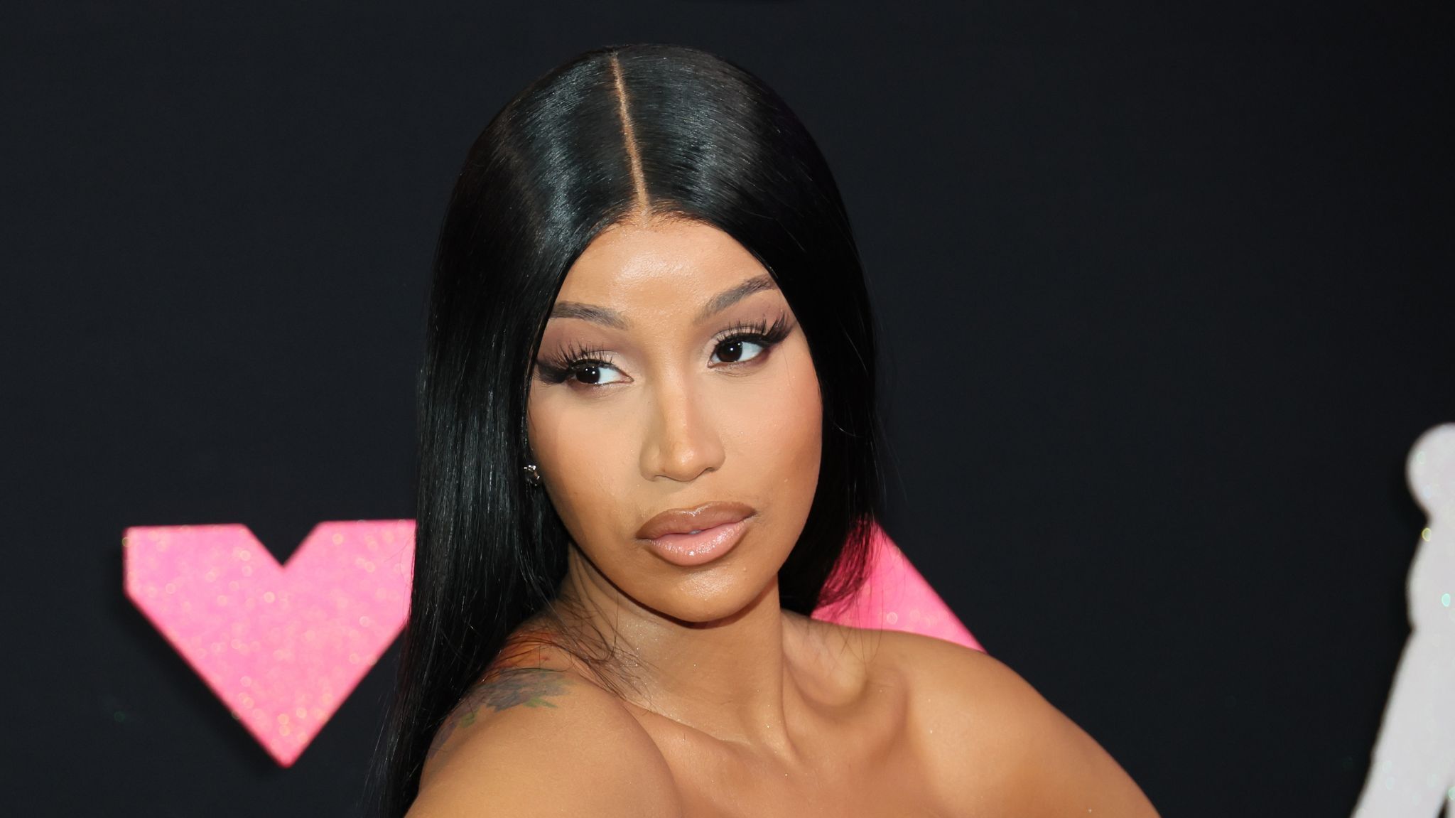 ‘It’s perfectly positioned!’ Cardi B’s bathtub has a…