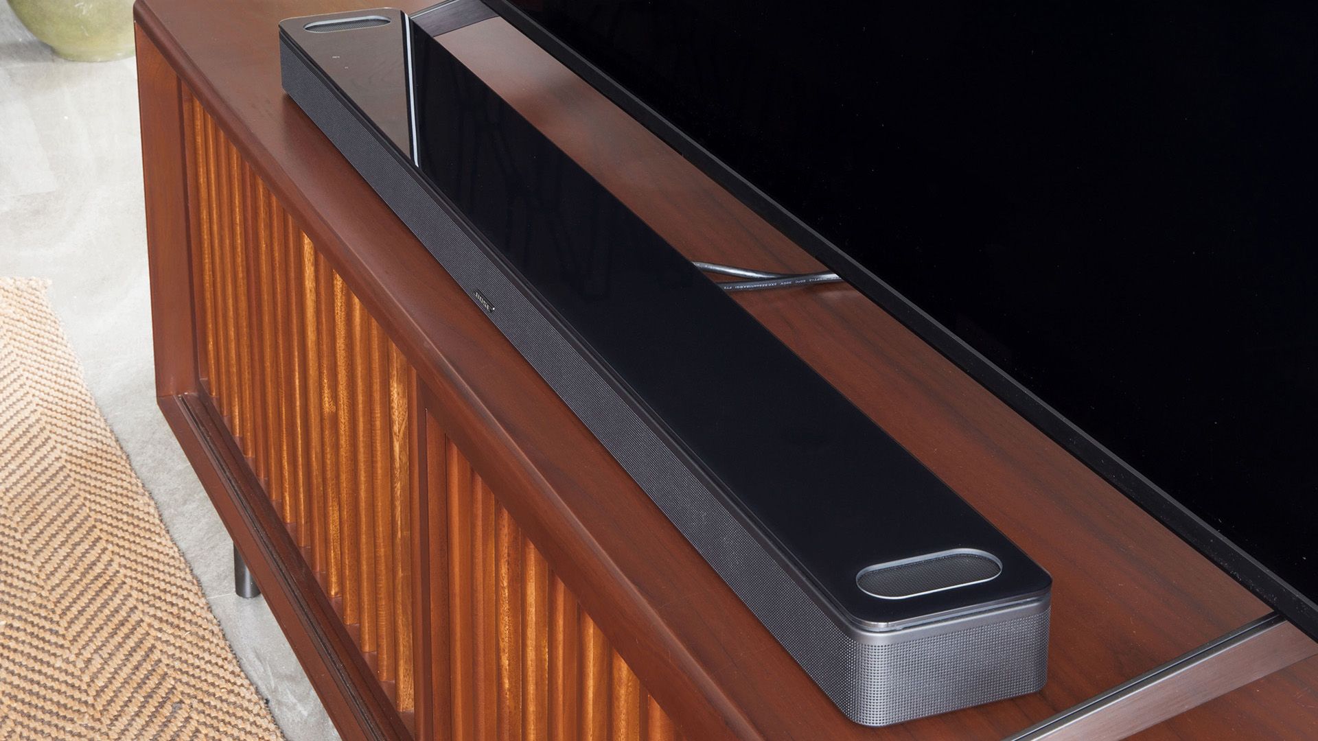 Bose Smart Ultra Soundbar review: a more compact Sonos…