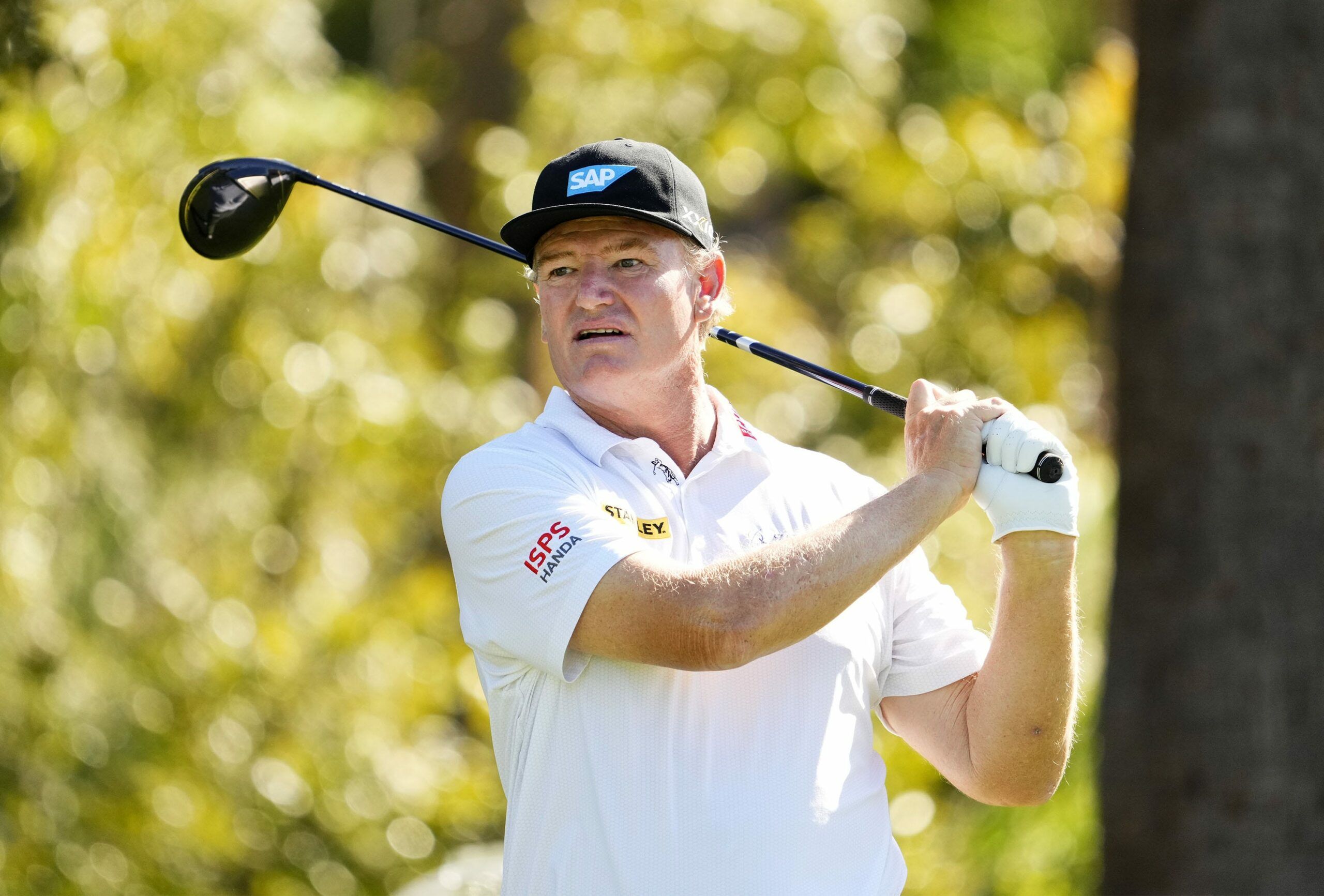 After switching driver head and shaft, Ernie Els…