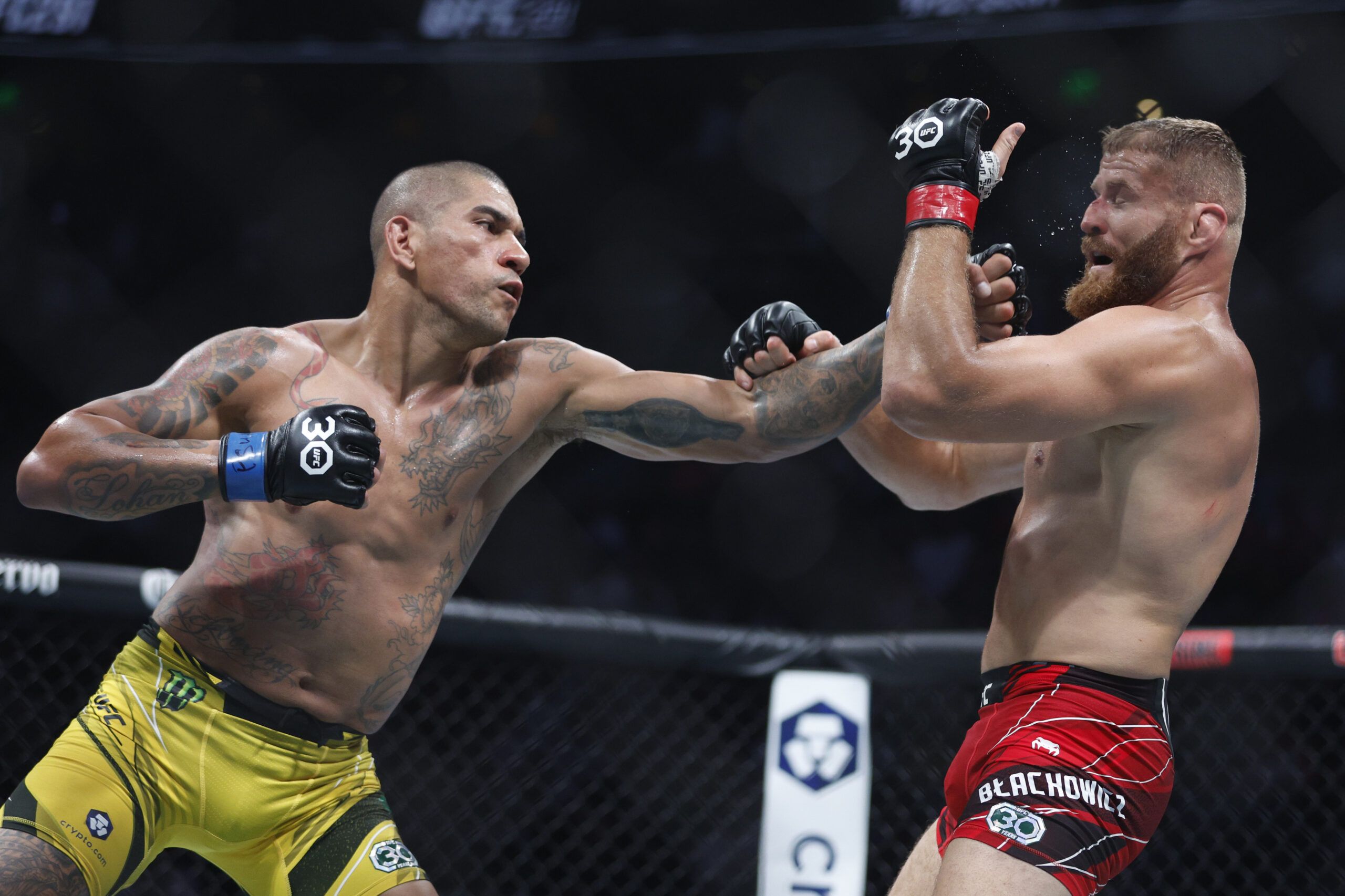 UFC free fight: Alex Pereira outpoints Jan Blachowicz…