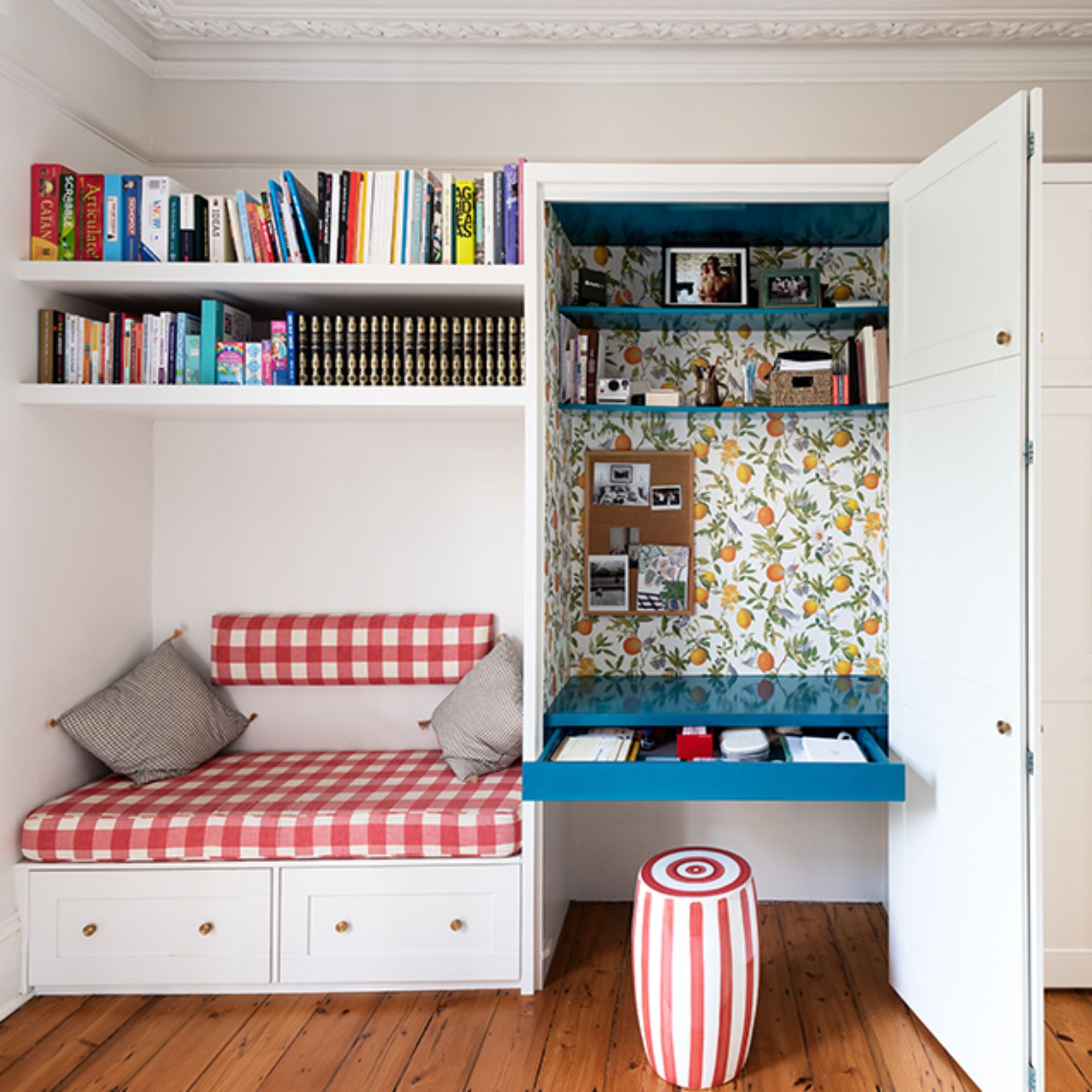This savvy homeowner created a hidden home office in…