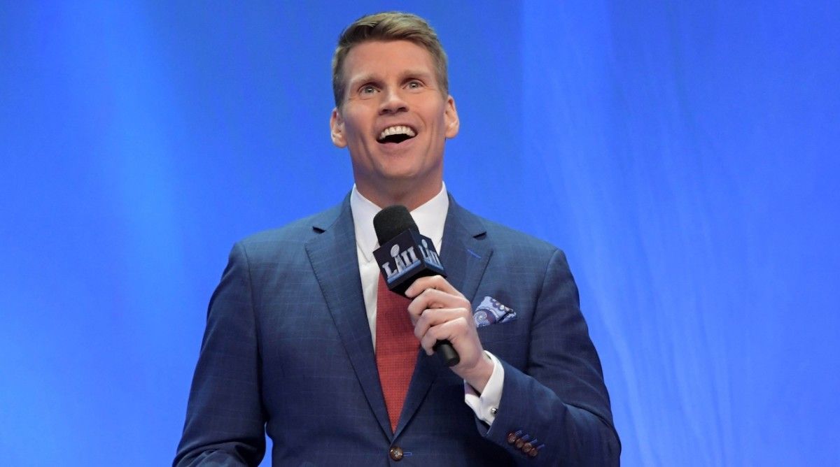 Scott Hanson Explains Why He Talks So Much on NFL Red…
