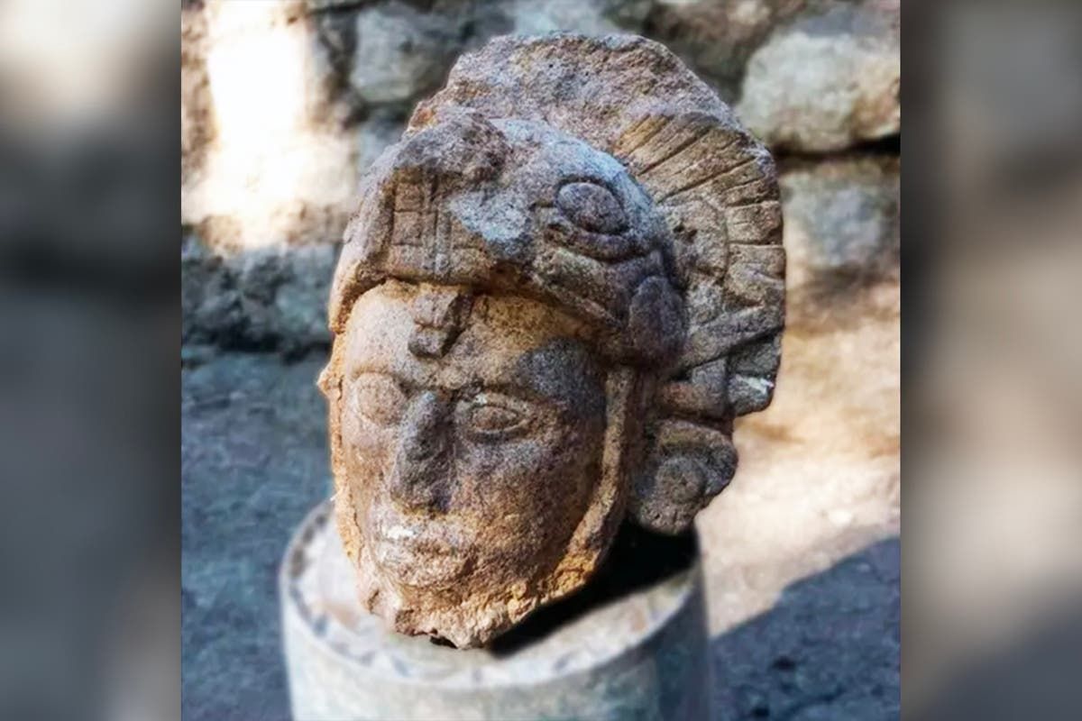Archaeologists find strange Maya warrior statue with…