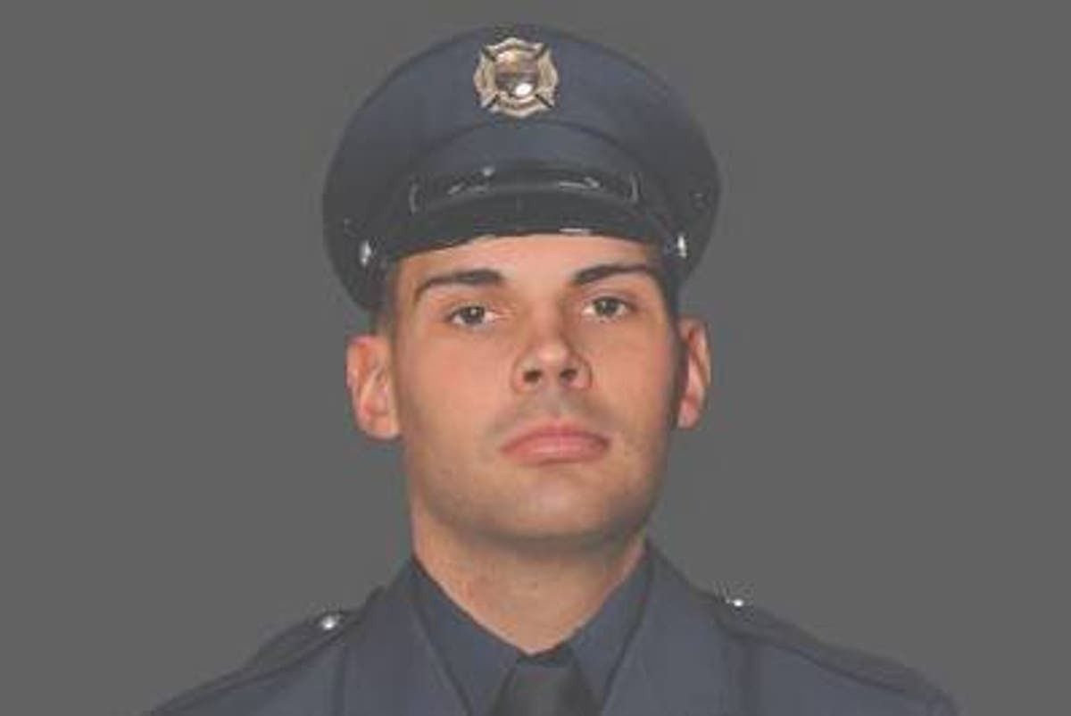 Tragedy as Chicago firefighter dies battling massive…
