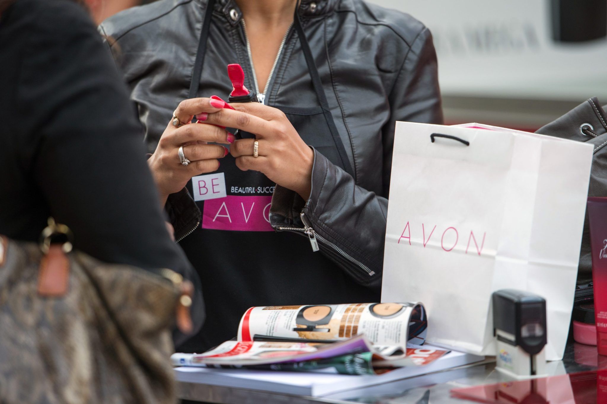 Avon opens first U.K. store after 137 years of…