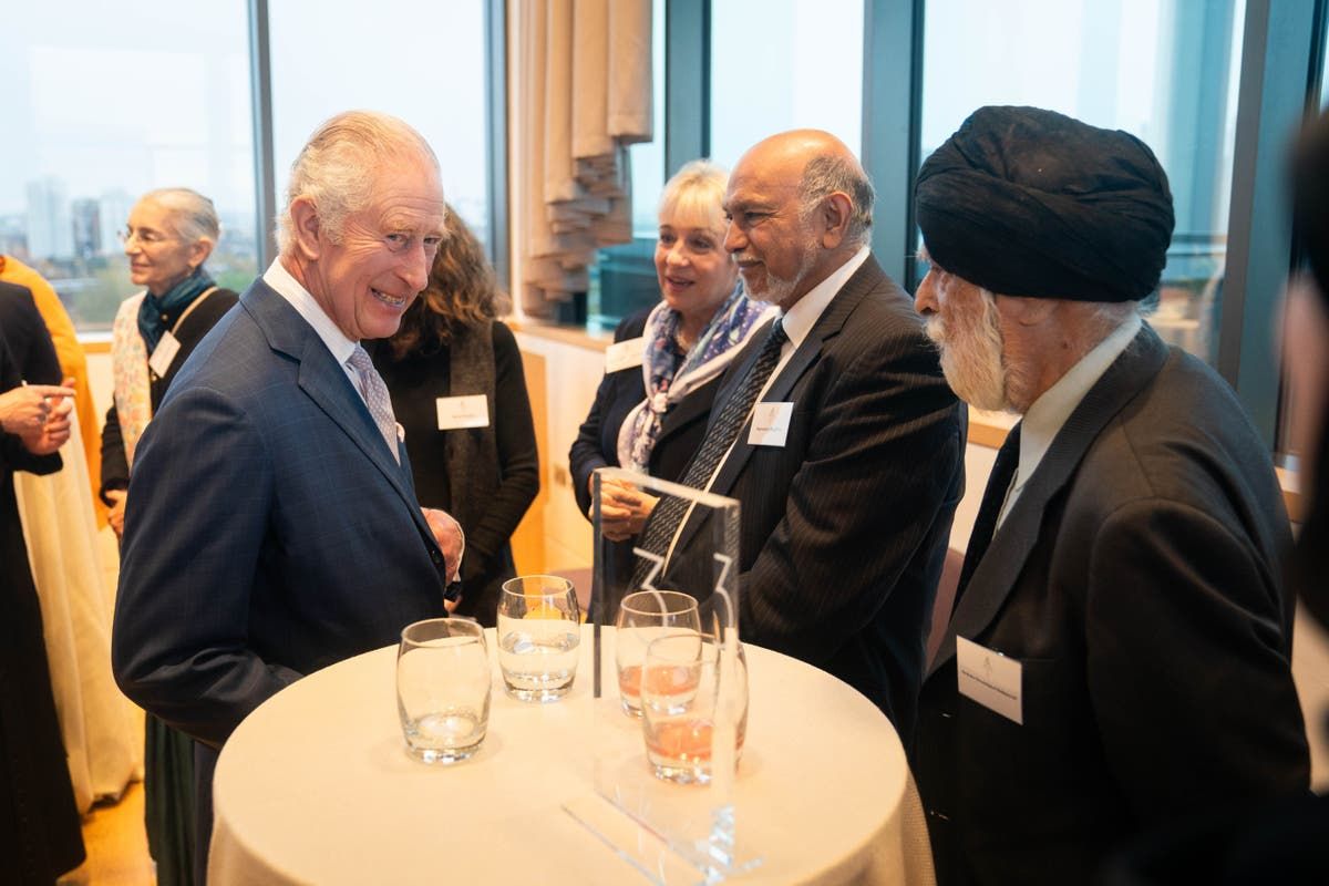 King meets faith leaders at Lambeth Palace Library…