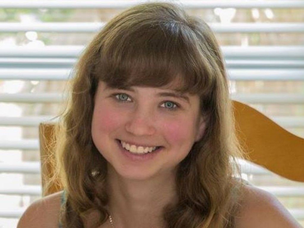 Lucy Rentz, 28, dies in father's arms after suffering…