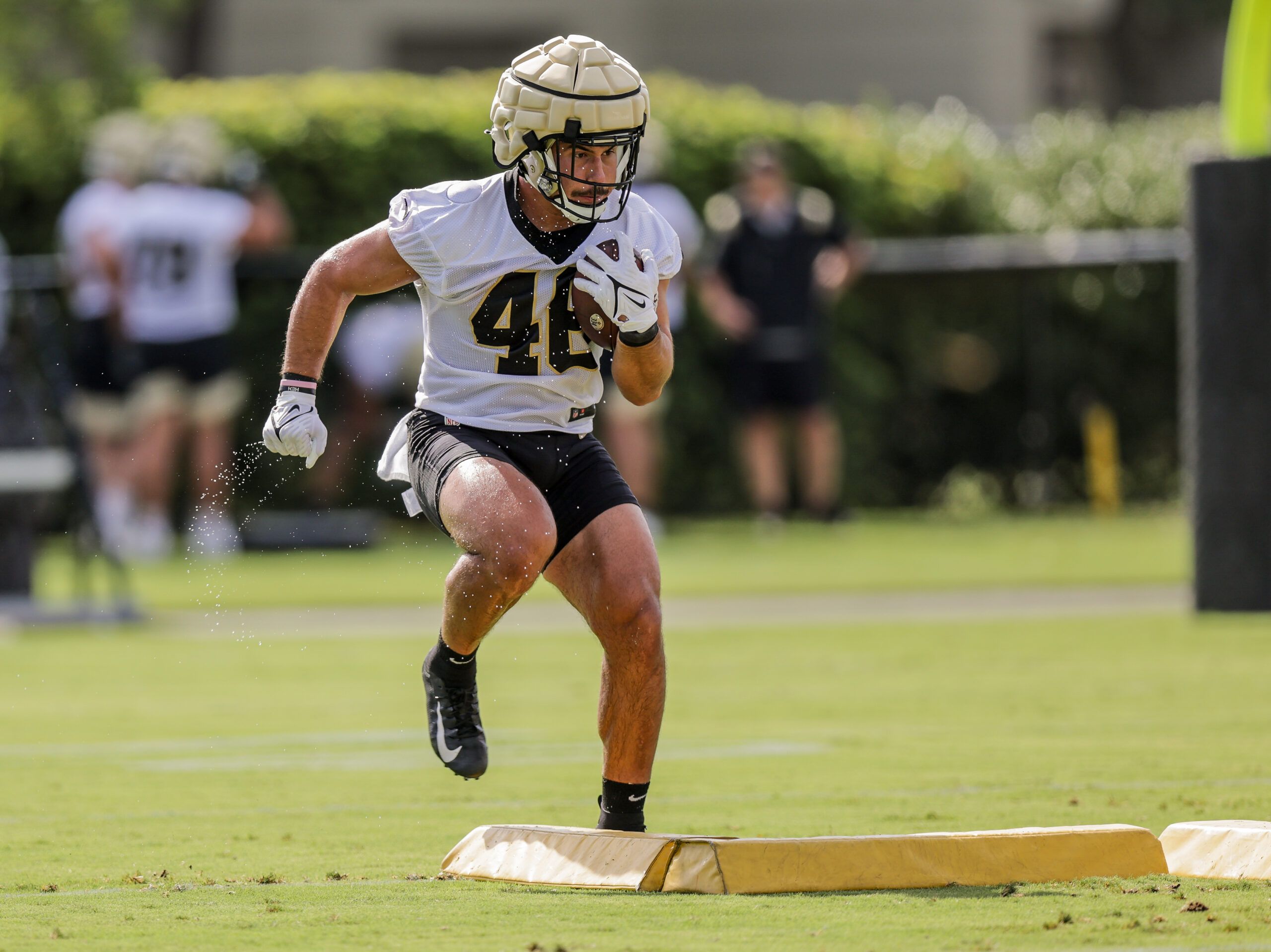 Fullback Adam Prentice re-signs with the Saints…
