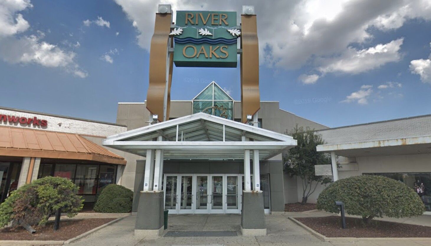 2 charged with killing security guard during heist at…