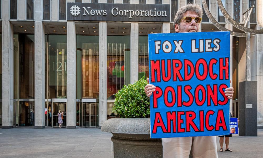 Network of Lies review: Brian Stelter on Fox News,…