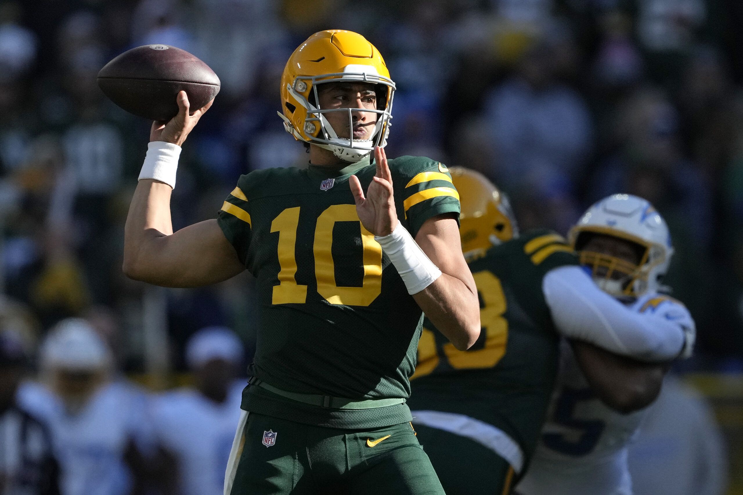 Best photos of Packers wearing throwback uniforms…